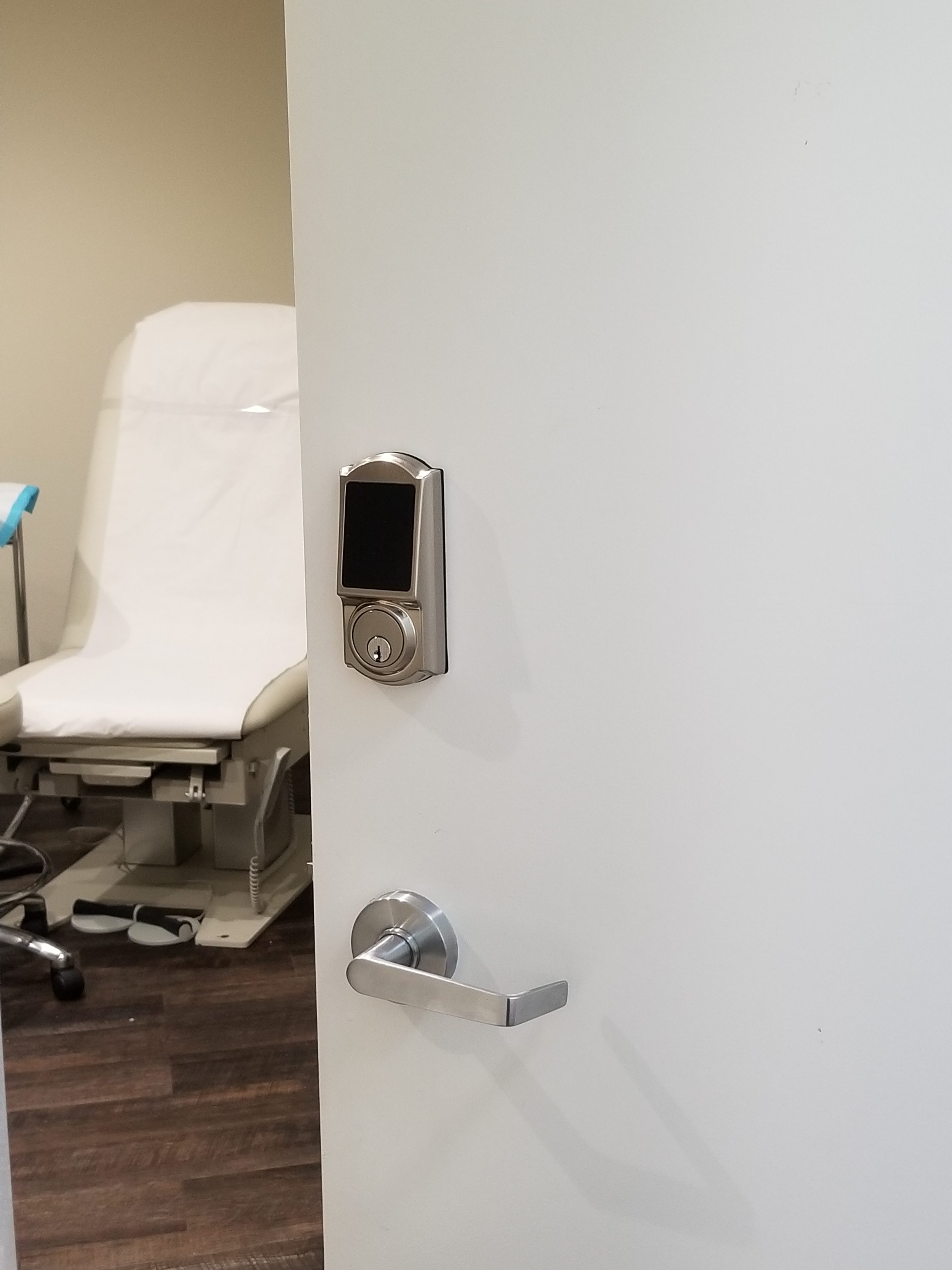 How To Ensure The Deadbolt Installed Correctly - Florida Lock Doctor